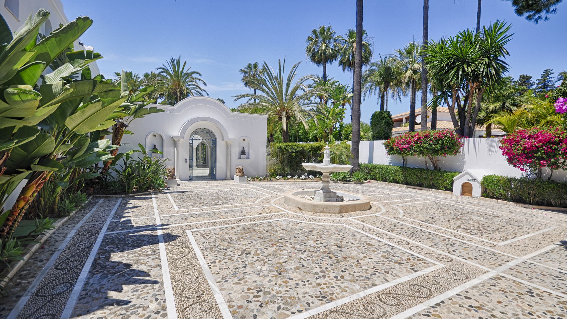 Impressive Moorish style villa in Guadalmina Baja, Marbella